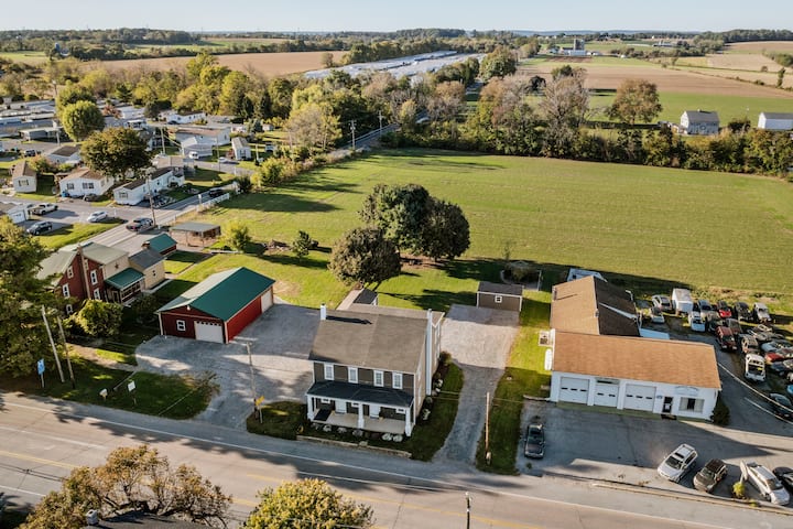 Peaceful 2br Getaway | Modern Comfort + Fire Pit - Bethel, PA