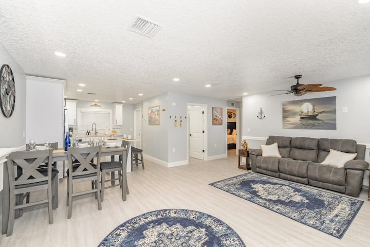 Elegant 2/1 Retreat · Near Downtown & Beach - Satellite Beach, FL