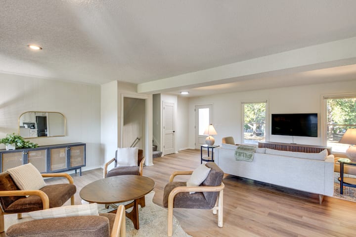 19 Mi To Kansas City: Group Retreat W/ Game Room! - Independence, MO