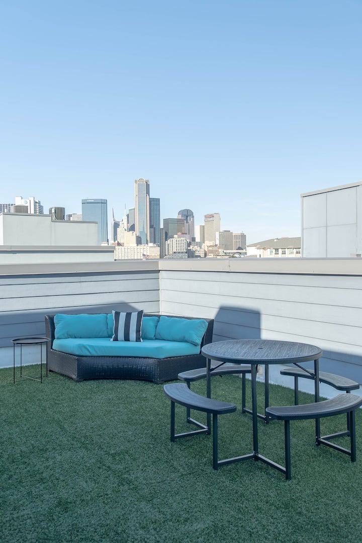 Cowboy Chic Townhouse With Rooftop - Design District - Dallas