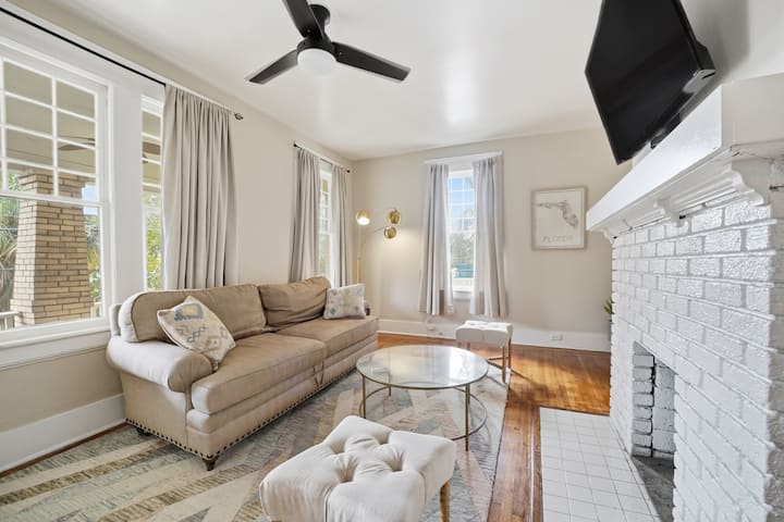 Spacious 3br Stay W/ Dining Area - Jacksonville, FL