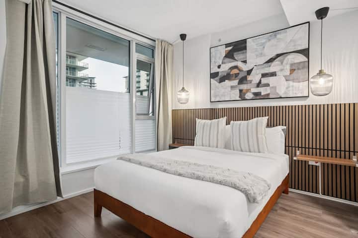 King Bed/skytrain/gym/free Wi-fi/parking/sleeps 6! - Coquitlam