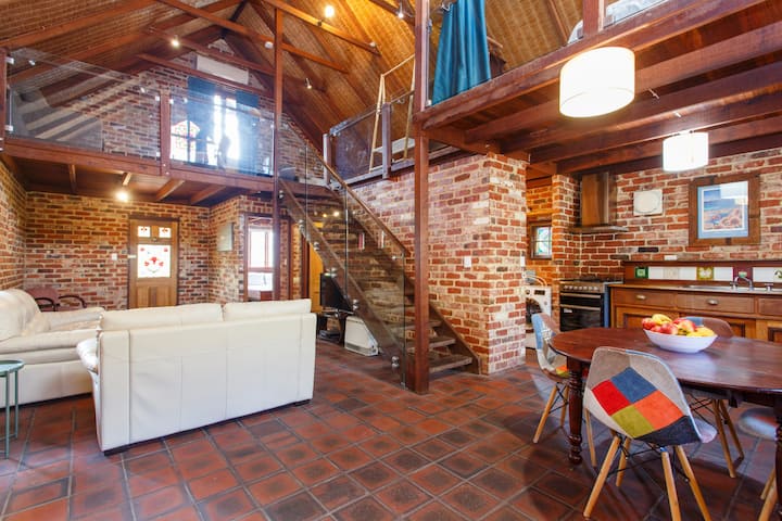 Burns Street Loft – North Fremantle - Perth