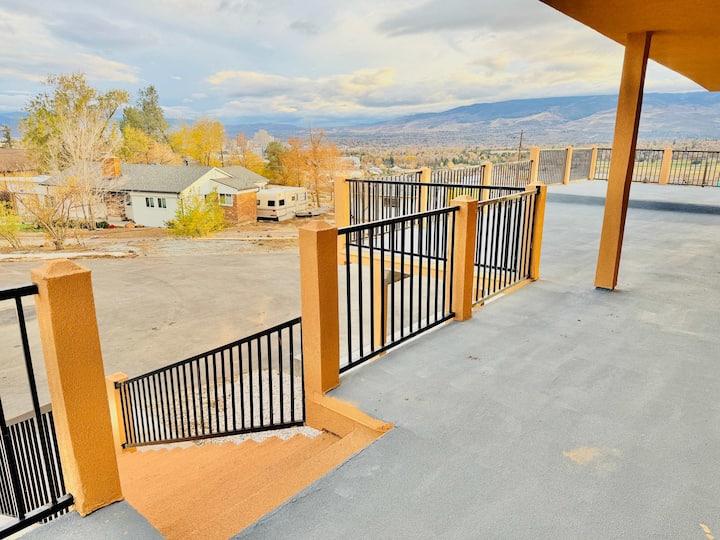 Spacious Reno Home|4 Bedrooms|sleeps 15 - Reno