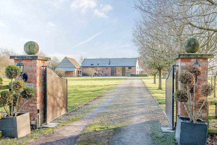 Oakfield Barn - Stylish Stay For Large Groups - Rugby