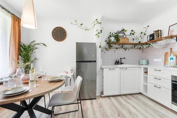 Walk To Scarborough Beach, Cafes & Night Markets - Subiaco