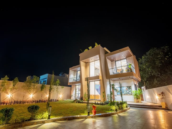 Papillon Villa - 5bhk | Pvt Pool | Dancenter - India