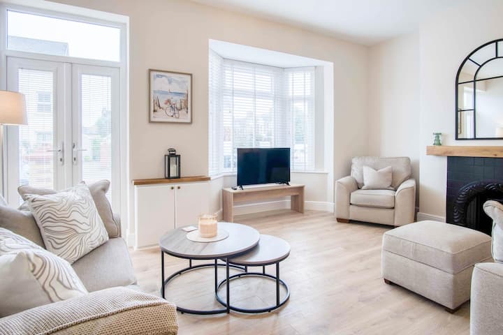 Seascape Retreat - 3 Bedroom Flat - Porthcawl - Llanelli