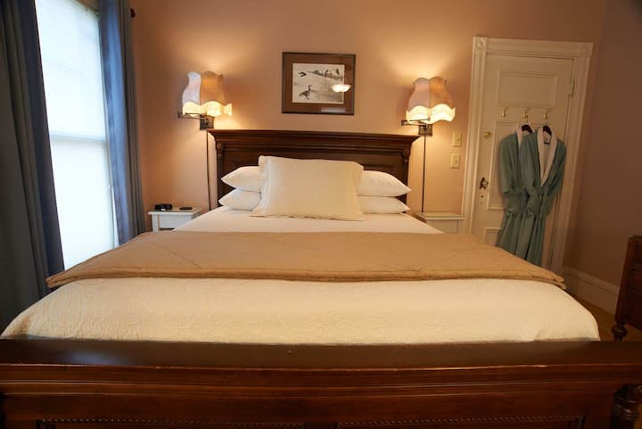 Ash Street Inn 208 - Manchester, NH