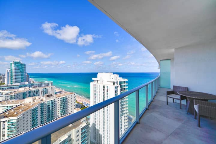 Beachside Escape With Ocean Views - Hollywood, FL