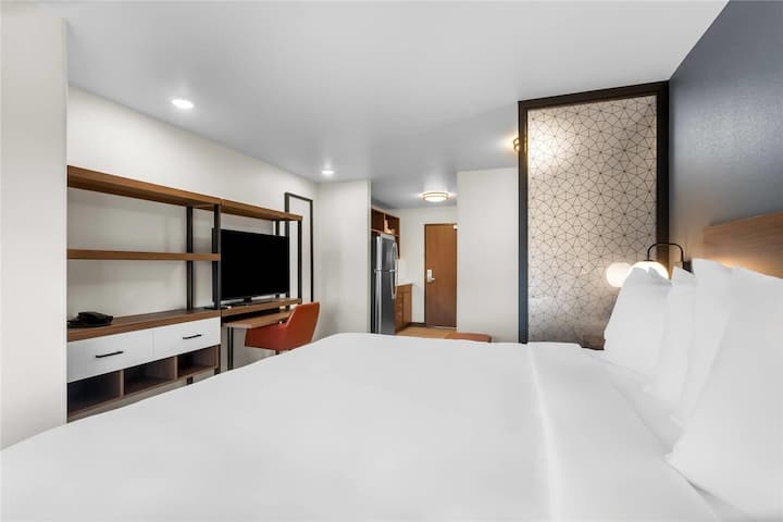 Peaceful Suite With Kitchen And Free Parking - Cheyenne, WY