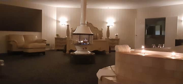 King Honeymoon Suite | Lakeside 2-floor Stay - Houghton Lake, MI