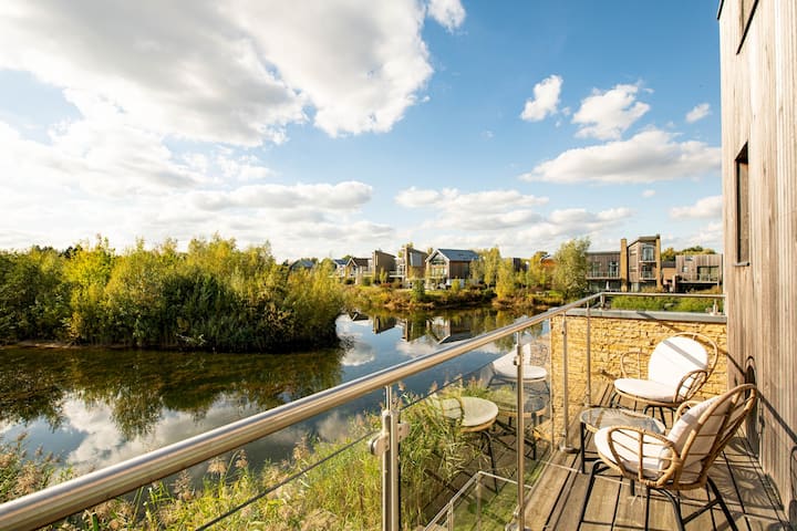 Minety Lake 17 (Ml17), Lower Mill Estate Cotswolds - Somerford Keynes