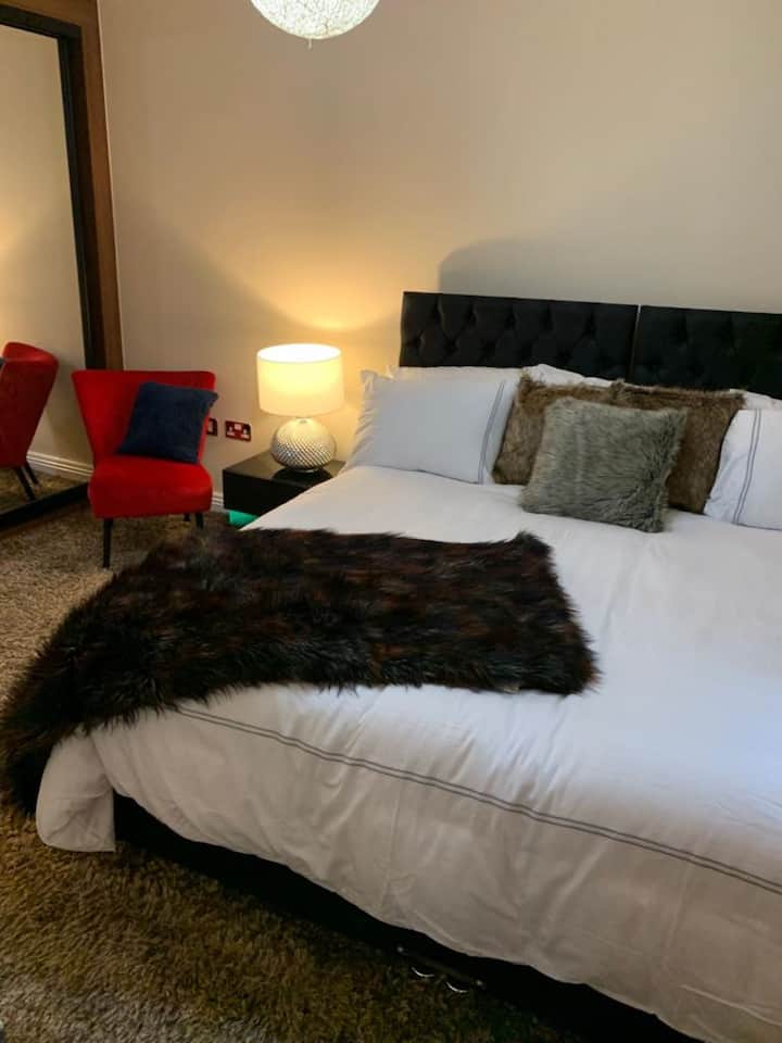 Apartment - Sleeps 4 & Free Parking - Westcliff-on-Sea