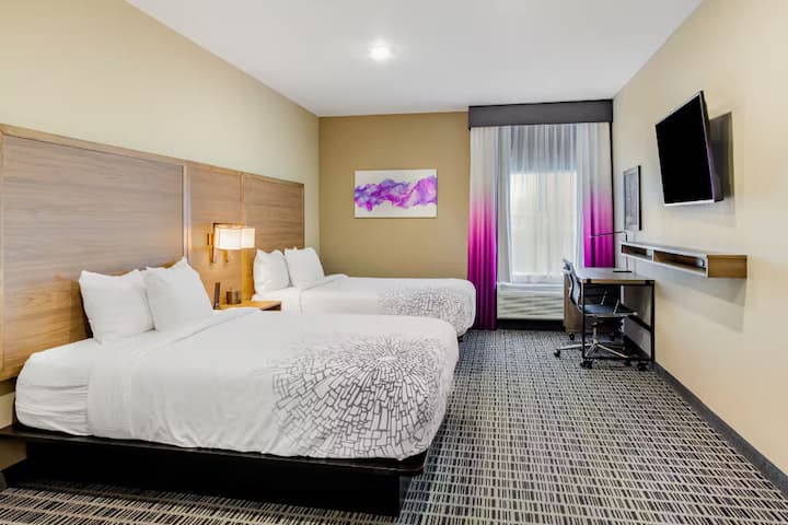 2 Queen Beds | La Quinta Alamo City | Free Bfast - San Antonio, TX