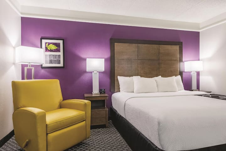 1 King Deluxe| La Quinta Alexandria| Free Shuttle - Alexandria, LA