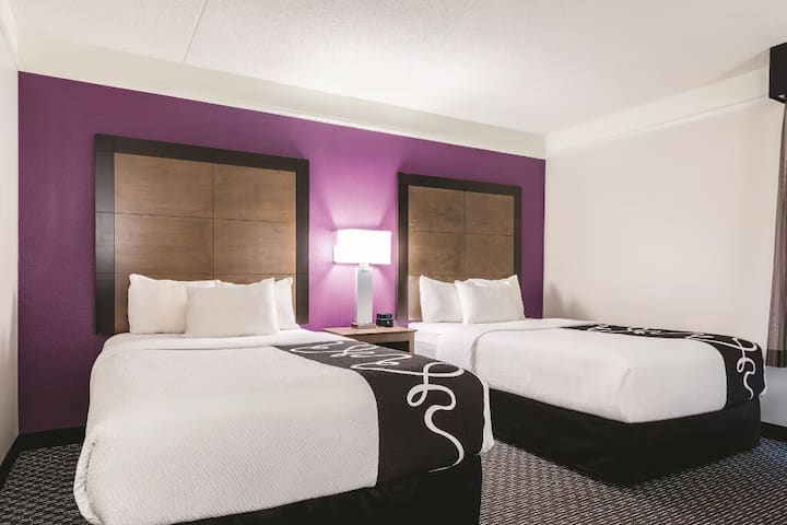 La Quinta Alexandria| 2 Doubles| Light Breakfast - Alexandria, LA