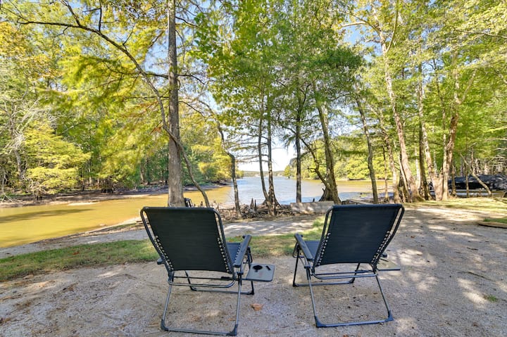 Pickwick Lake Cabin: Private Hot Tub, Shared Perks - Cherokee, AL