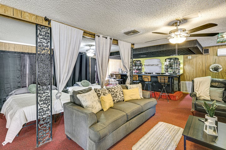 Convenient Studio W/ Private Bar In Odessa - Odessa, TX