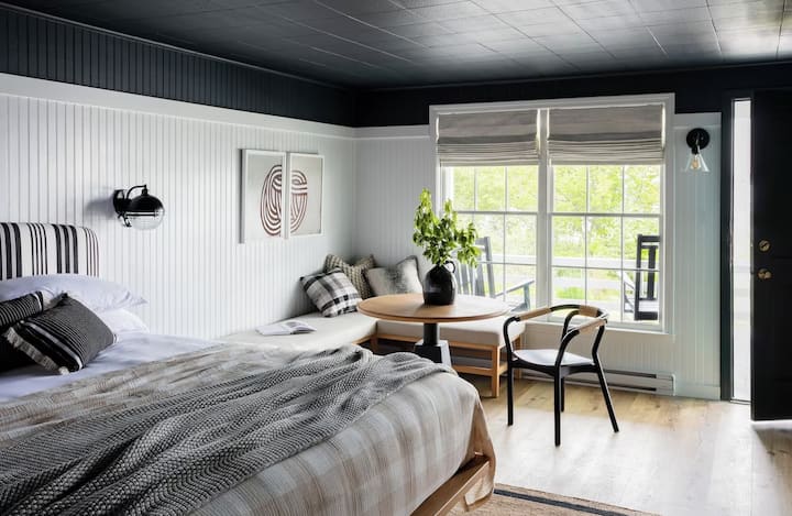Bluebird Ocean Point | Deluxe King | Grimes Cove - Boothbay Harbor, ME