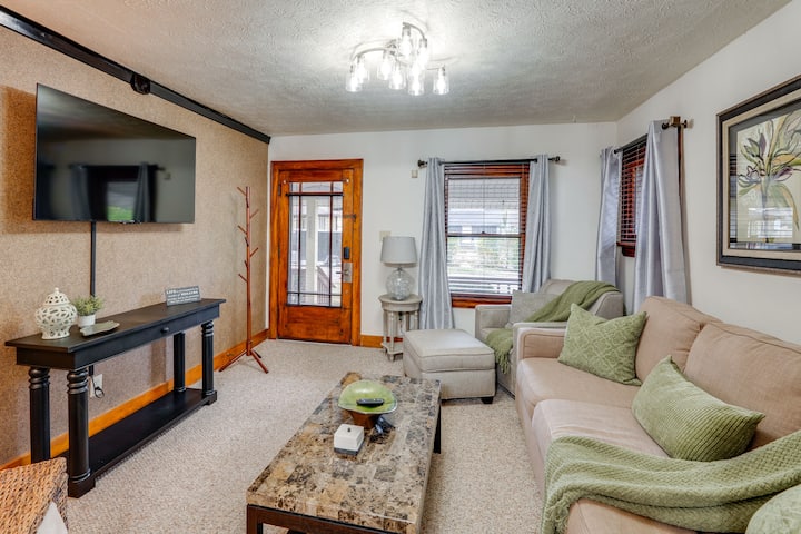 1 Mi To Akron Zoo: Ranch-style Home W/ Yard! - Akron, OH