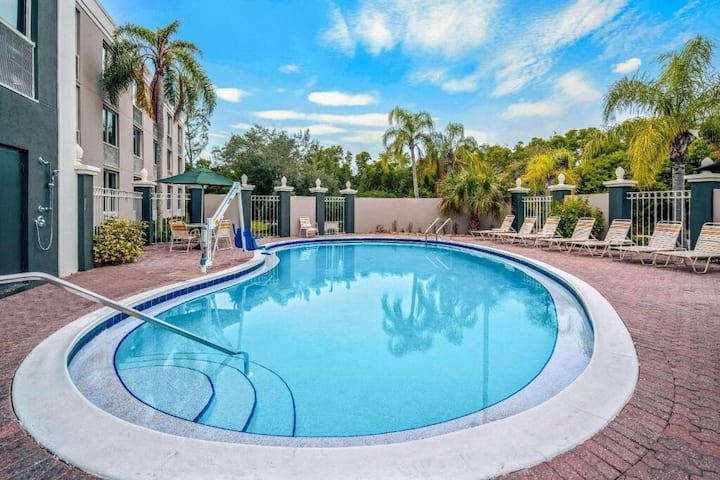 2dbl Beds| Laquinta Naples Downtown| Free Parking -