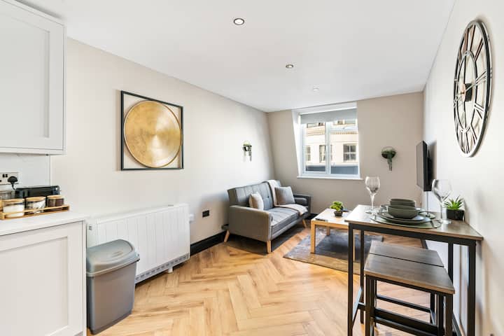 Peaceful Brighton Home | Work, Study & Unwind Here - Brighton