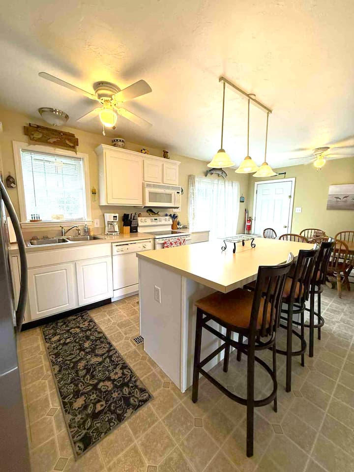 Ki Cape Cod - 4 Bedrooms/2 Bathrooms - Kelleys Island, OH