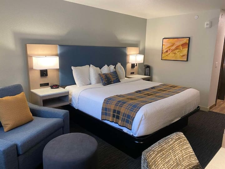 1 King Bed, Non-smoking - Wasilla, AK