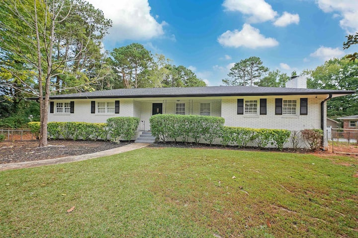 Kennesaw Komfort, Home For 8 - Kennesaw, GA