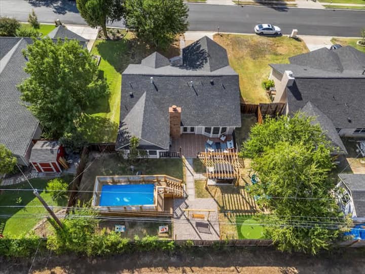 Poolside Paradise Game Room Fire Pit Hot Tub - Pflugerville, TX