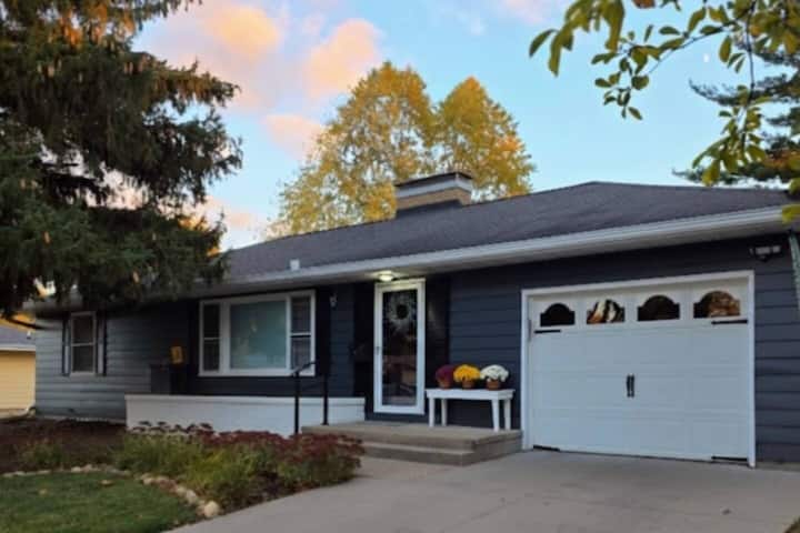 Ames Guest House - Ames, IA