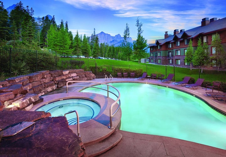 Enchanting Mountain Condo - Outdoor Hot Tub | Moun - Alberta