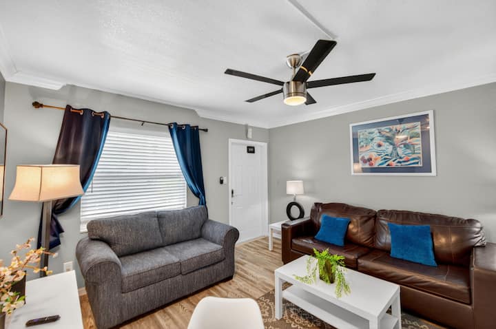 Top-floor Suite Steps To Madeira Beach - Madeira Beach, FL