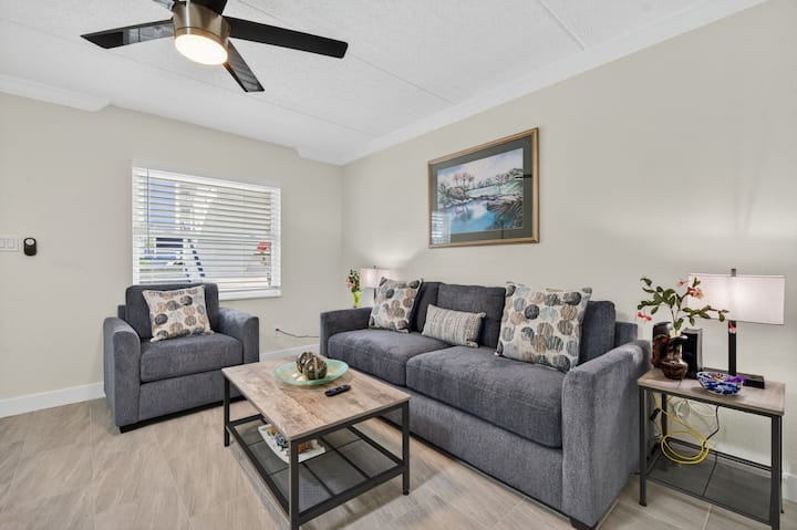 Coastal Comfort Steps From Madeira Beach - Madeira Beach