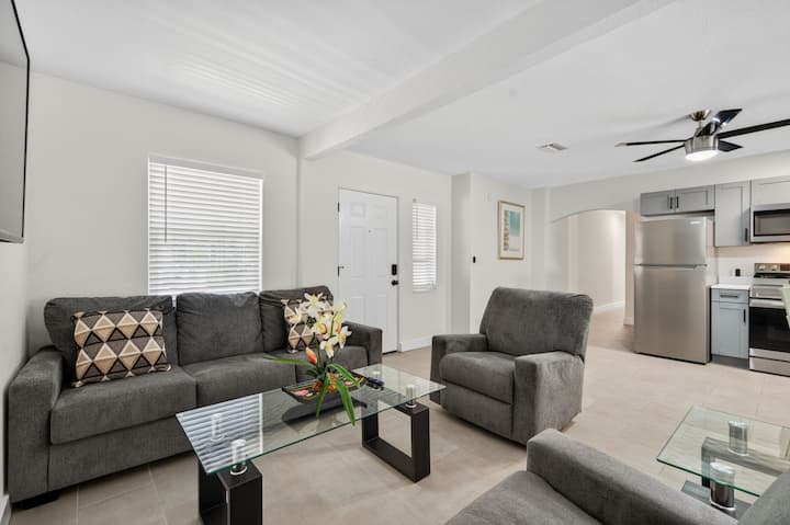 Modern 2br Suite Steps To Beach - Madeira Beach, FL