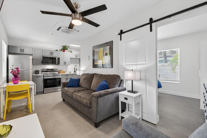 Modern 1br Suite Steps From Beach - Madeira Beach, FL