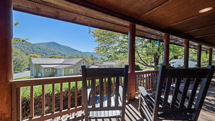 Single Level 2 Bedroom Paved Access, Pet Friendly, - Maggie Valley, NC