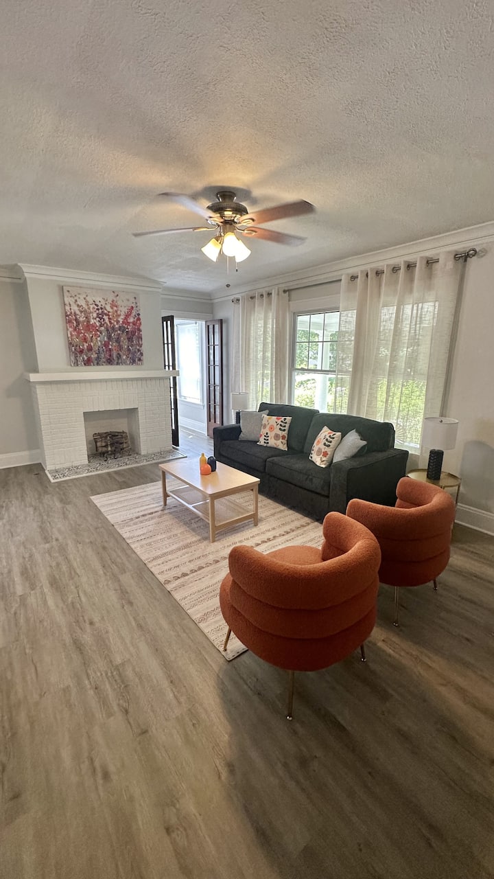 Sunny & Vibrant Two Bdr - Cleveland Heights, OH