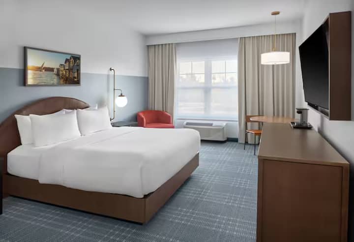 Lakeside Escape With Elegant Style And Serenity - Canandaigua, NY