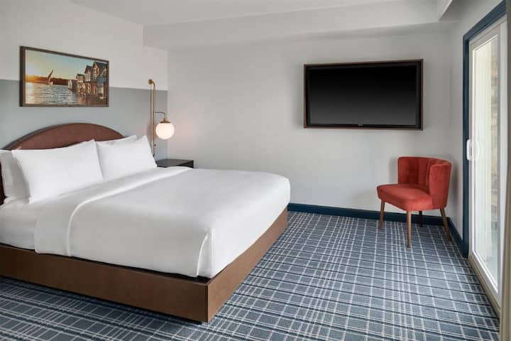 Peaceful Stay With Lakeside Pool & Watersports - Canandaigua, NY