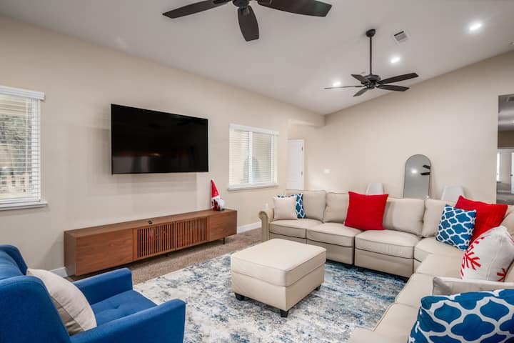 Oakhurst Oasis – Modern Decor , Hot Tub ,Sleeps 12 - Oakhurst