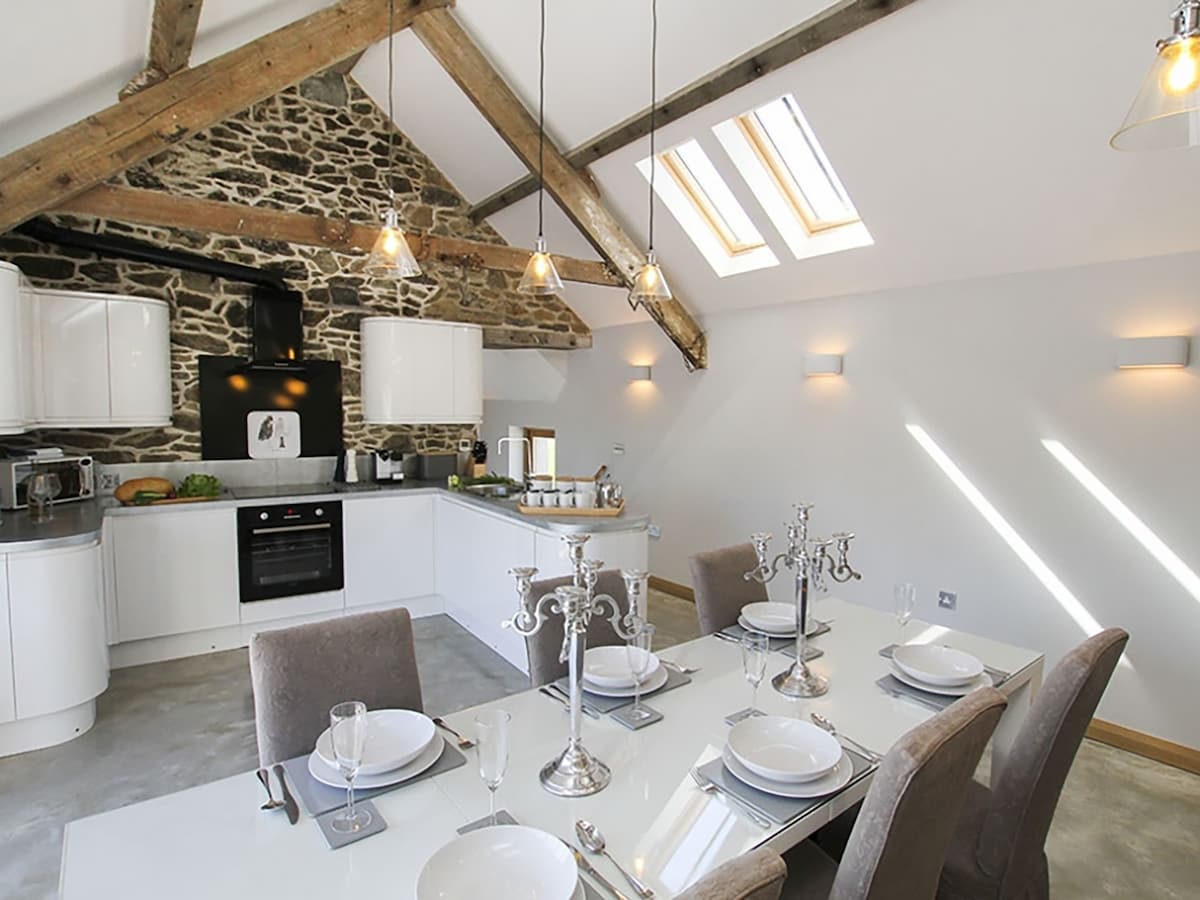 Rhyd Angharad Barns - Airbnb