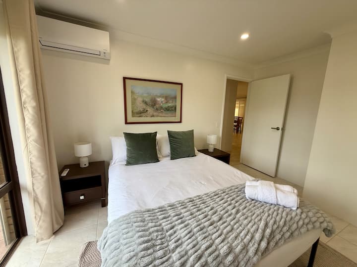 2 Old-style Homey Family Charm • 4br Pet Friendly! - Greenmount