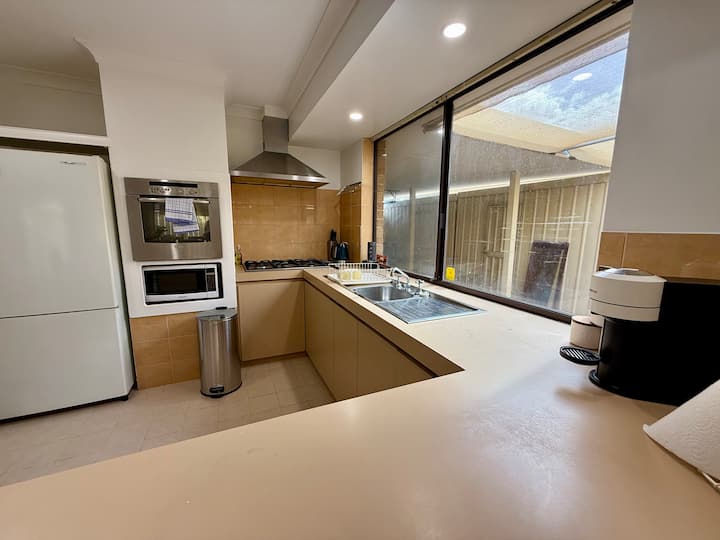 2 Old-style Homey Family Charm • 4br Pet Friendly! - Greenmount