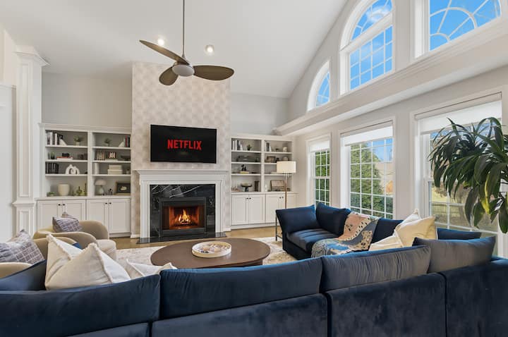 Luxury Stay • Chefs Kitchen • Hot Tub • Game Room - Wake Forest, NC