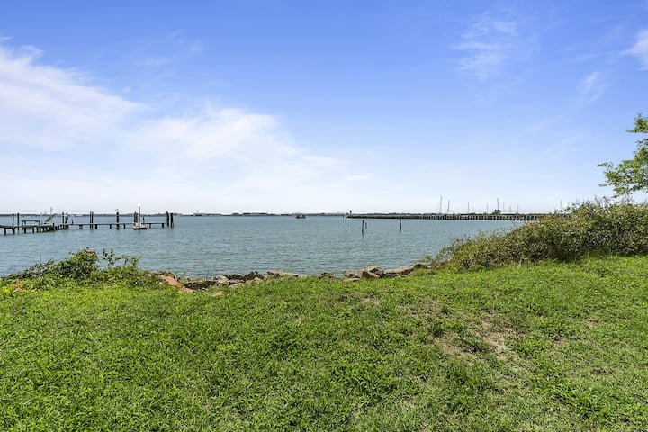 Fisherman's Cabin - Water Front And Pet Friendly - Norfolk, VA