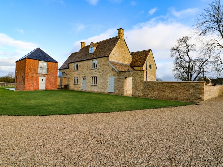 Morgans Farmhouse - Witney