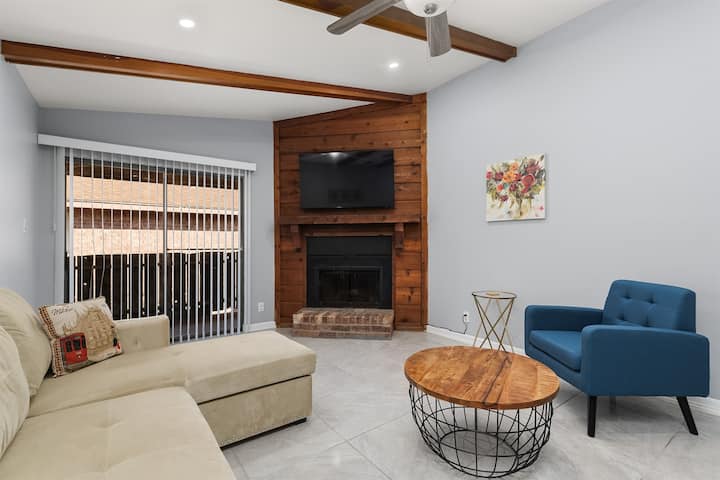 The 3 Queen Gem By 802 & Paredes - Brownsville, TX