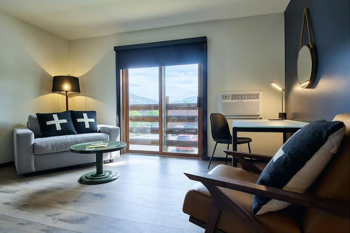 Deluxe King With Sleeper Twin: The Rambler - Big Sky, MT